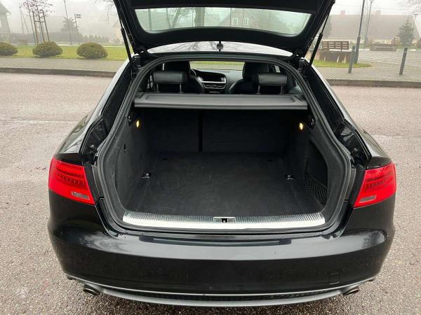 Black Audi A5 Sportback 2012 in Raseiniai, with an engine capacity of 2.97 L and mileage of 269 thousand km for 10950 €, photo 6 on AUTOMOTO.COM.LV