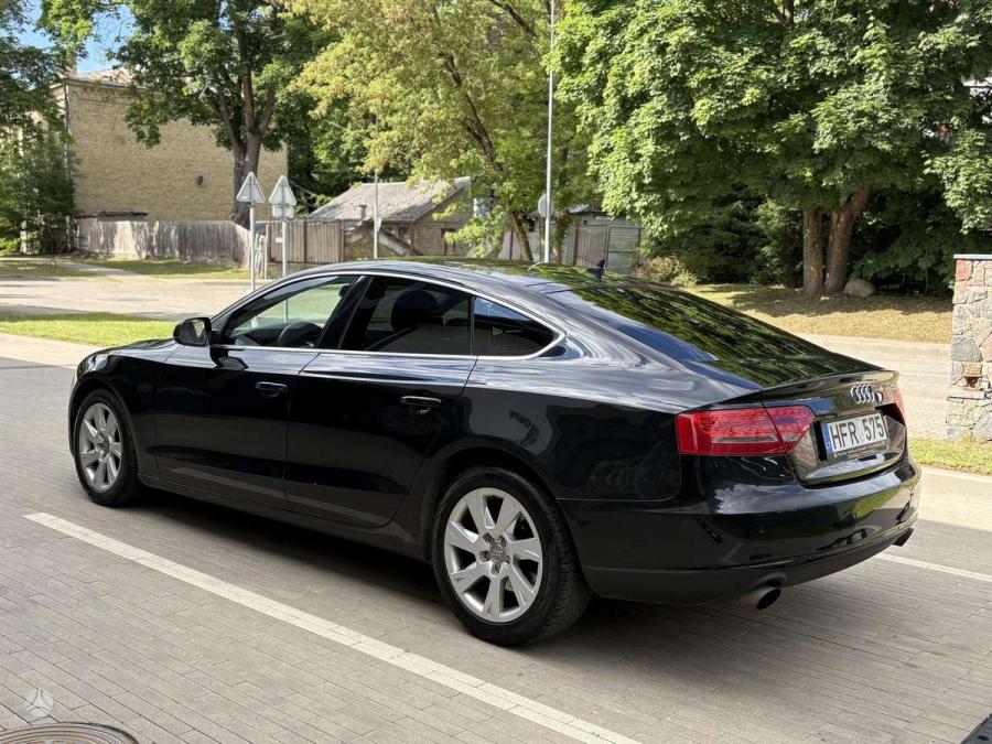 Черный Ауди A5 Sportback 2010 в Вильнюс, объемом двигателя 2.00 л и пробегом 350 тыс. км за 3550 €, фото 7 на AUTOMOTO.COM.LV