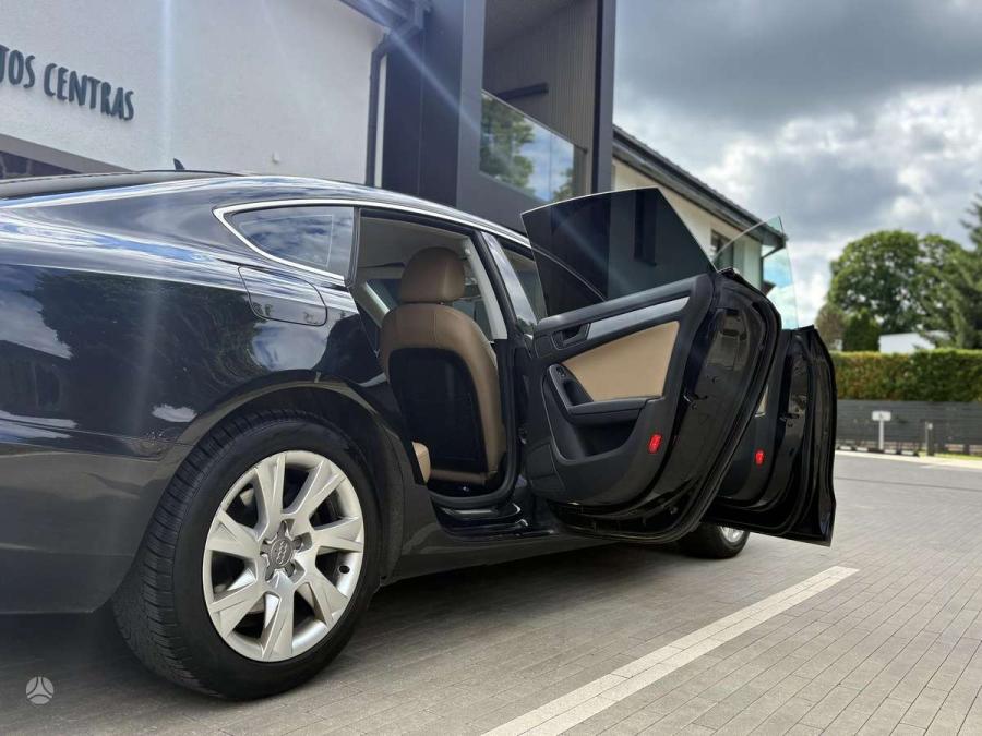 Черный Ауди A5 Sportback 2010 в Вильнюс, объемом двигателя 2.00 л и пробегом 350 тыс. км за 3550 €, фото 13 на AUTOMOTO.COM.LV