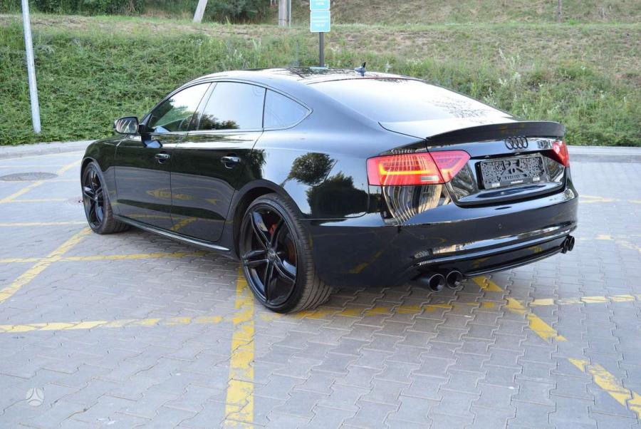 Black Audi A5 Sportback 2013 in Vilnius, with an engine capacity of 3.00 L and mileage of 261 thousand km for 11500 €, photo 6 on AUTOMOTO.COM.LV