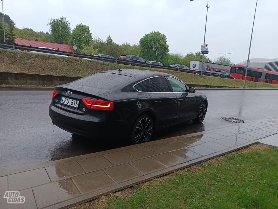 Melns Audi A5 Sportback 2014 Viļņa, ar dzinēja tilpumu 2.00 L un nobraukumu 257 tūkst. km par 9800 €, foto 6 vietnē AUTOMOTO.COM.LV