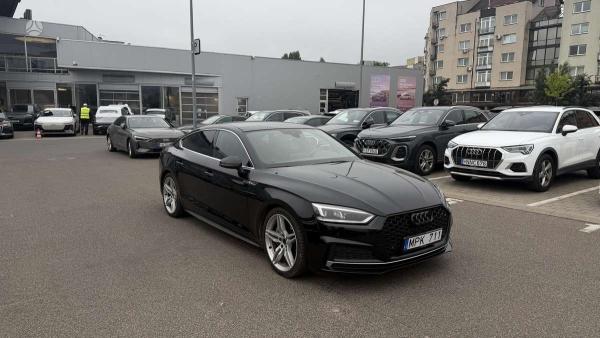 Black Audi A5 Sportback 2018 in Vilnius, with an engine capacity of 1.98 L and mileage of 135 thousand km for 17800 €, photo 1 on AUTOMOTO.COM.LV