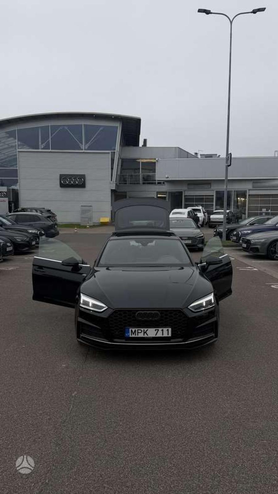 Black Audi A5 Sportback 2018 in Vilnius, with an engine capacity of 1.98 L and mileage of 135 thousand km for 17800 €, photo 4 on AUTOMOTO.COM.LV