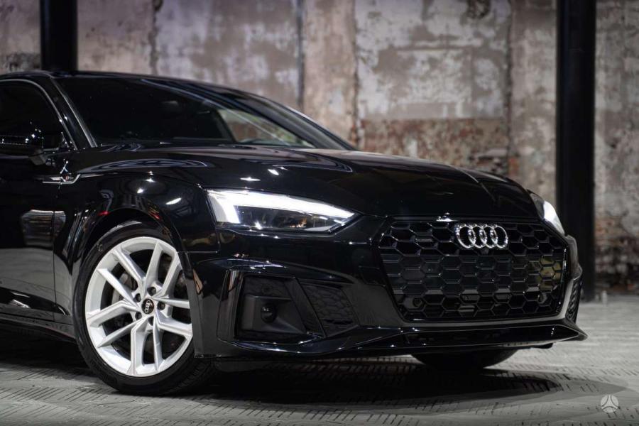 Black Audi A5 Sportback 2023 in Kaunas, with an engine capacity of 2.00 L and mileage of 10 thousand km for 34800 €, photo 3 on AUTOMOTO.COM.LV