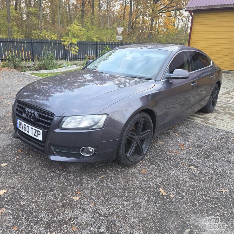 Pelēks Audi A5 Sportback 2010 Panevēža, ar dzinēja tilpumu 2.00 L un nobraukumu 300 tūkst. km par 2500 €, foto 3 vietnē AUTOMOTO.COM.LV