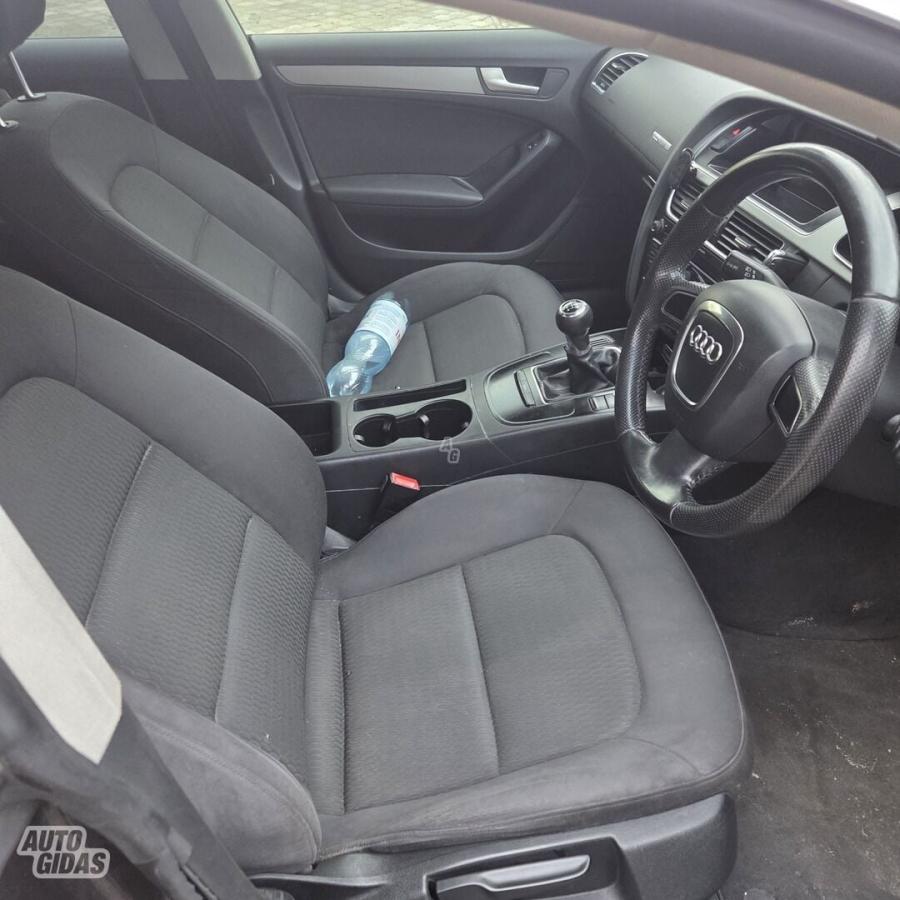 Pelēks Audi A5 Sportback 2010 Panevēža, ar dzinēja tilpumu 2.00 L un nobraukumu 300 tūkst. km par 2500 €, foto 6 vietnē AUTOMOTO.COM.LV
