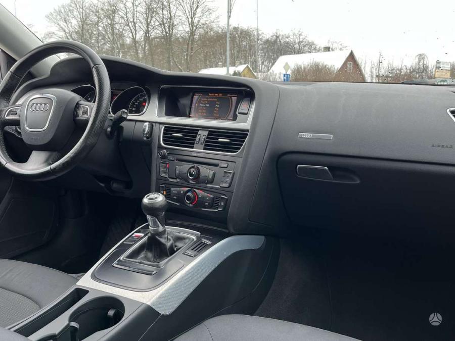 Grey Audi A5 Sportback 2010 in Taurage, with an engine capacity of 1.97 L and mileage of 292 thousand km for 6250 €, photo 11 on AUTOMOTO.COM.LV