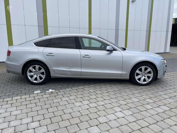 Pelēks Audi A5 Sportback 2010 Viļņa, ar dzinēja tilpumu 1.98 L un nobraukumu 300 tūkst. km par 3500 €, foto 4 vietnē AUTOMOTO.COM.LV