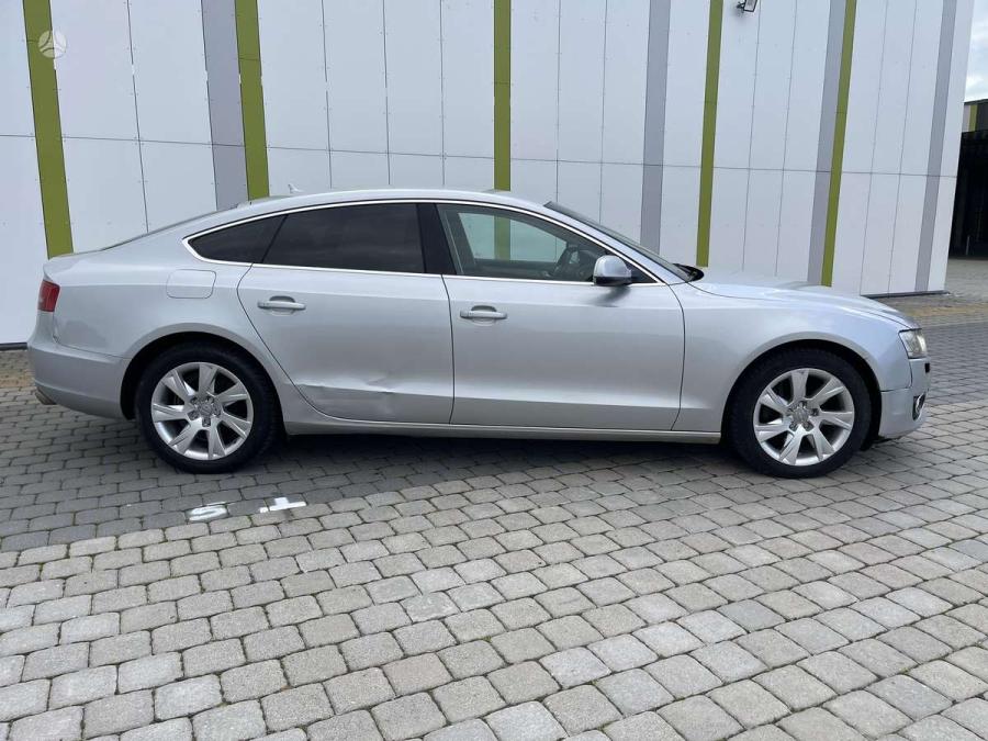 Grey Audi A5 Sportback 2010 in Vilnius, with an engine capacity of 1.98 L and mileage of 300 thousand km for 3500 €, photo 4 on AUTOMOTO.COM.LV