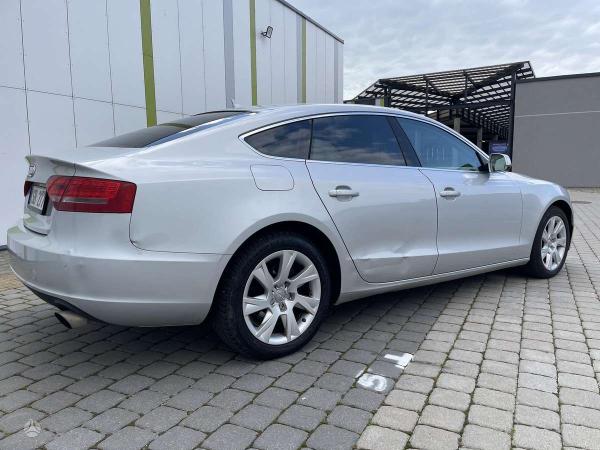 Pelēks Audi A5 Sportback 2010 Viļņa, ar dzinēja tilpumu 1.98 L un nobraukumu 300 tūkst. km par 3500 €, foto 5 vietnē AUTOMOTO.COM.LV
