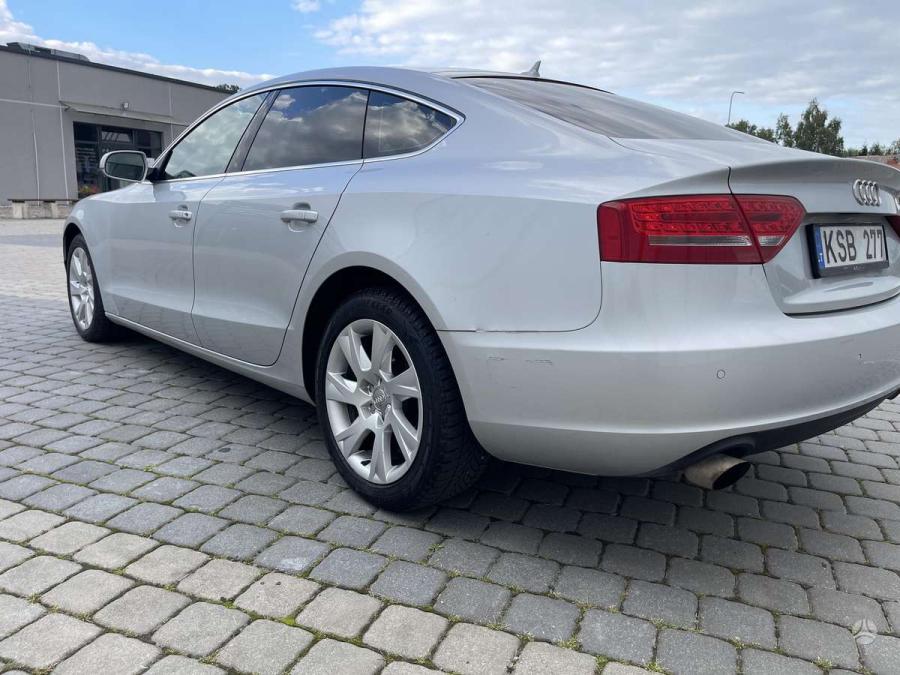 Grey Audi A5 Sportback 2010 in Vilnius, with an engine capacity of 1.98 L and mileage of 300 thousand km for 3500 €, photo 8 on AUTOMOTO.COM.LV