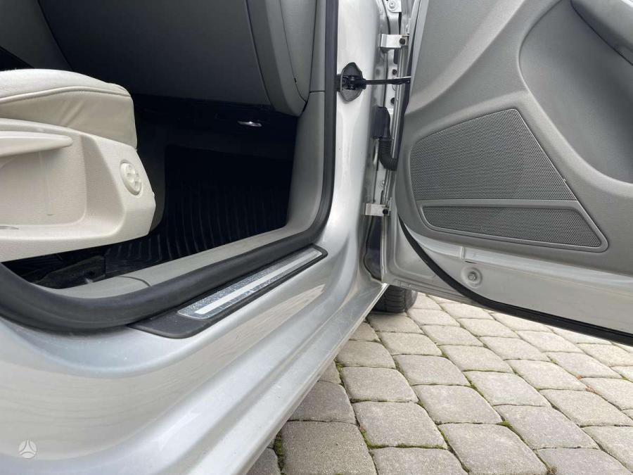 Grey Audi A5 Sportback 2010 in Vilnius, with an engine capacity of 1.98 L and mileage of 300 thousand km for 3500 €, photo 21 on AUTOMOTO.COM.LV