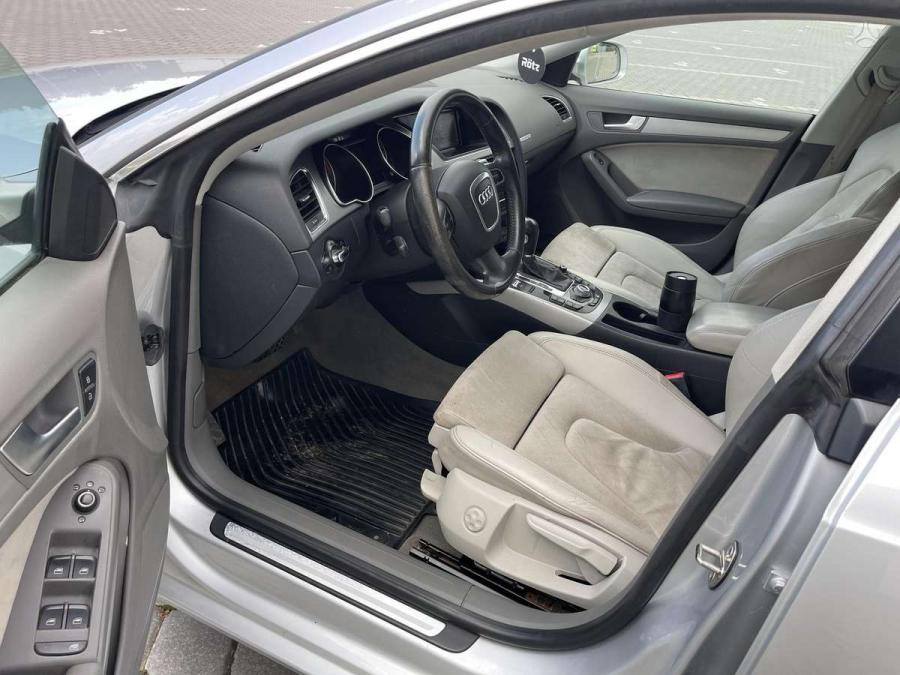 Grey Audi A5 Sportback 2010 in Vilnius, with an engine capacity of 1.98 L and mileage of 300 thousand km for 3500 €, photo 25 on AUTOMOTO.COM.LV