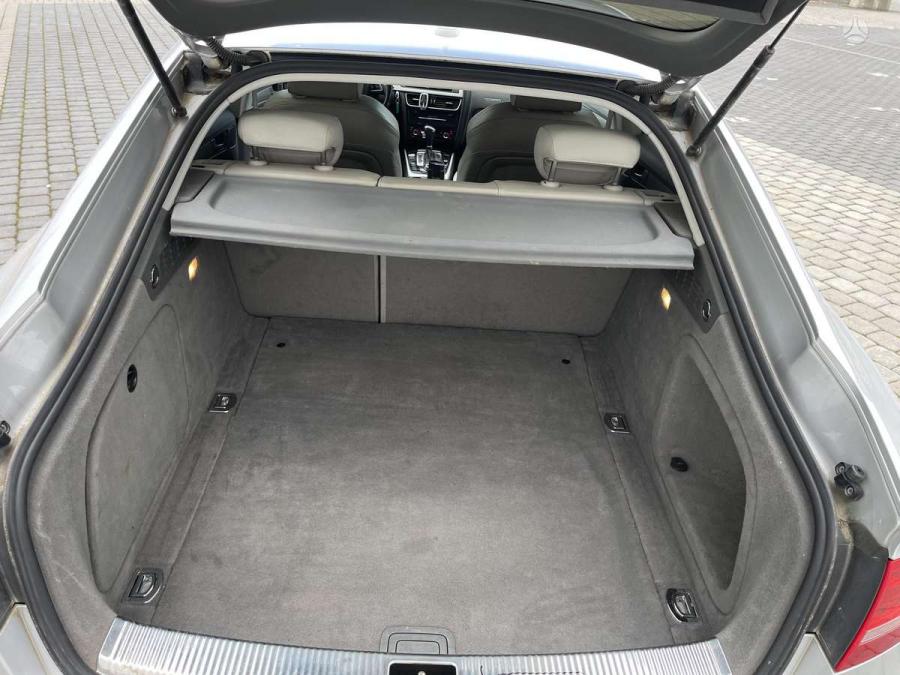 Grey Audi A5 Sportback 2010 in Vilnius, with an engine capacity of 1.98 L and mileage of 300 thousand km for 3500 €, photo 29 on AUTOMOTO.COM.LV