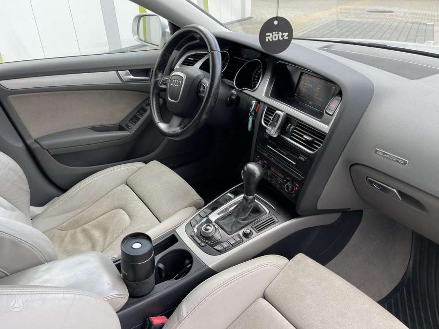Grey Audi A5 Sportback 2010 in Vilnius, with an engine capacity of 1.98 L and mileage of 300 thousand km for 3500 €, photo 32 on AUTOMOTO.COM.LV