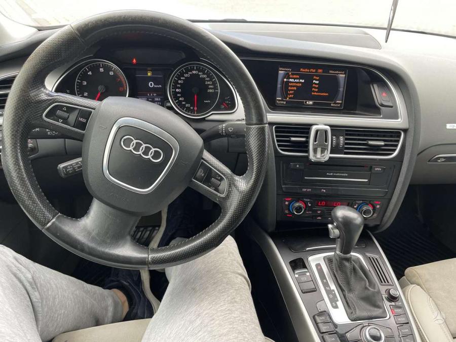 Grey Audi A5 Sportback 2010 in Vilnius, with an engine capacity of 1.98 L and mileage of 300 thousand km for 3500 €, photo 35 on AUTOMOTO.COM.LV