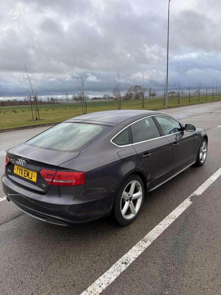 Grey Audi A5 Sportback 2011 in Siauliai, with an engine capacity of 1.97 L and mileage of 295 thousand km for 2800 €, photo 7 on AUTOMOTO.COM.LV
