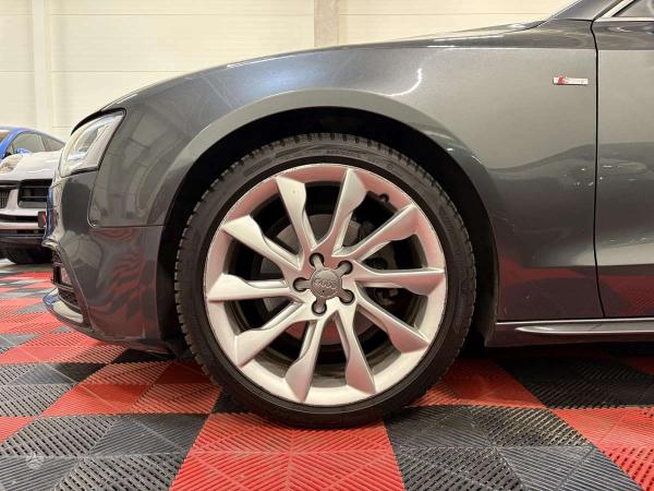 Grey Audi A5 Sportback 2014 in Vilnius, with an engine capacity of 1.96 L and mileage of 233 thousand km for 7990 €, photo 9 on AUTOMOTO.COM.LV