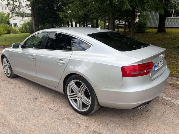 Pelēks Audi A5 Sportback 2009 Utena, ar dzinēja tilpumu 2.00 L un nobraukumu 278 tūkst. km par 8900 €, foto 4 vietnē AUTOMOTO.COM.LV