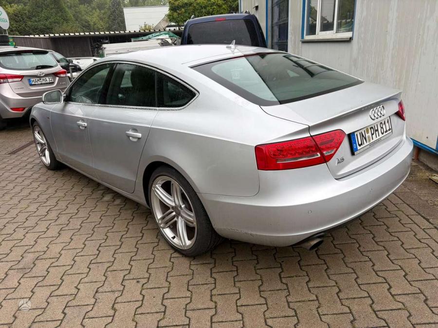 Pelēks Audi A5 Sportback 2010 Jurbarkas, ar dzinēja tilpumu 2.00 L un nobraukumu 147 tūkst. km par 4499 €, foto 4 vietnē AUTOMOTO.COM.LV