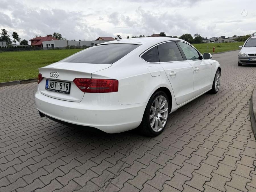 White Audi A5 Sportback 2011 in Kaunas, with an engine capacity of 1.97 L and mileage of 285 thousand km for 4350 €, photo 9 on AUTOMOTO.COM.LV