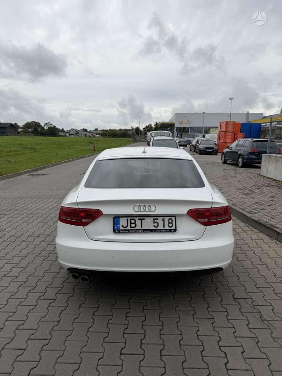 White Audi A5 Sportback 2011 in Kaunas, with an engine capacity of 1.97 L and mileage of 285 thousand km for 4350 €, photo 10 on AUTOMOTO.COM.LV