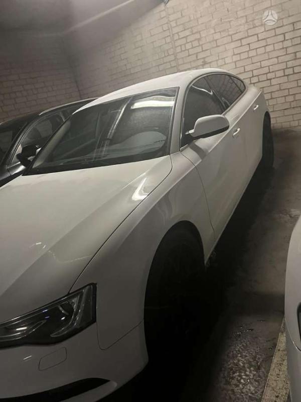 White Audi A5 Sportback 2013 in Vilnius, with an engine capacity of 2.97 L and mileage of 303 thousand km for 11200 €, photo 8 on AUTOMOTO.COM.LV