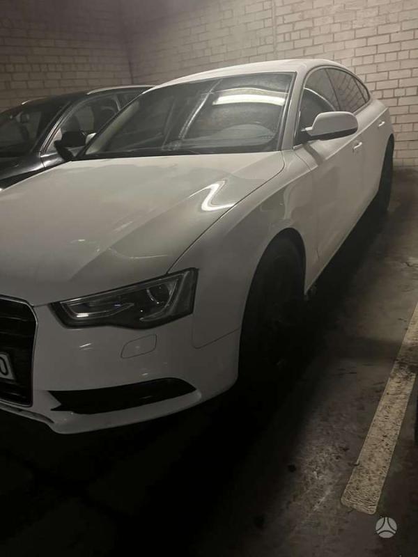 White Audi A5 Sportback 2013 in Vilnius, with an engine capacity of 2.97 L and mileage of 303 thousand km for 11200 €, photo 9 on AUTOMOTO.COM.LV