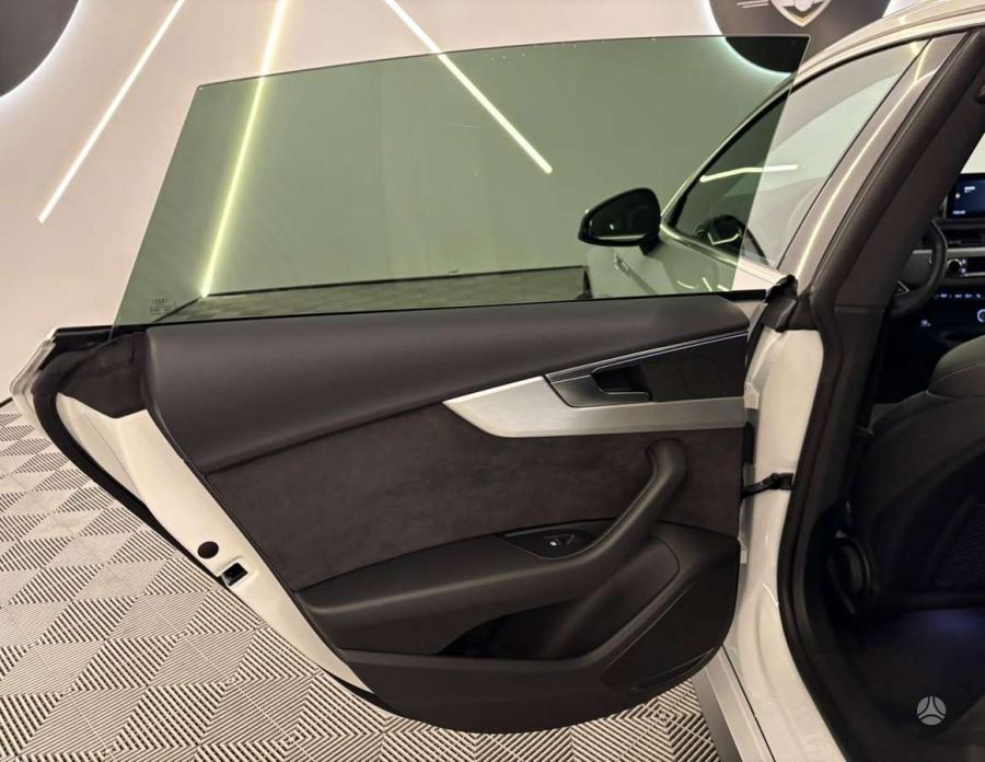 White Audi A5 Sportback 2017 in Marijampole, with an engine capacity of 1.97 L and mileage of 214 thousand km for 18750 €, photo 31 on AUTOMOTO.COM.LV