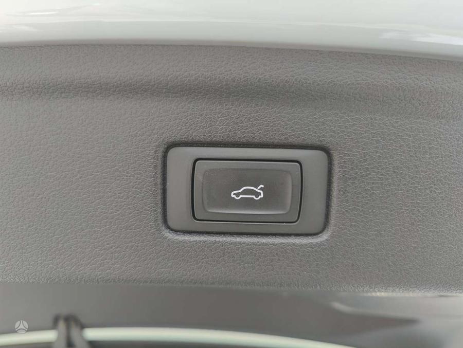 White Audi A5 Sportback 2023 in Kaunas, with an engine capacity of 2.00 L and mileage of 60 thousand km for 30900 €, photo 18 on AUTOMOTO.COM.LV