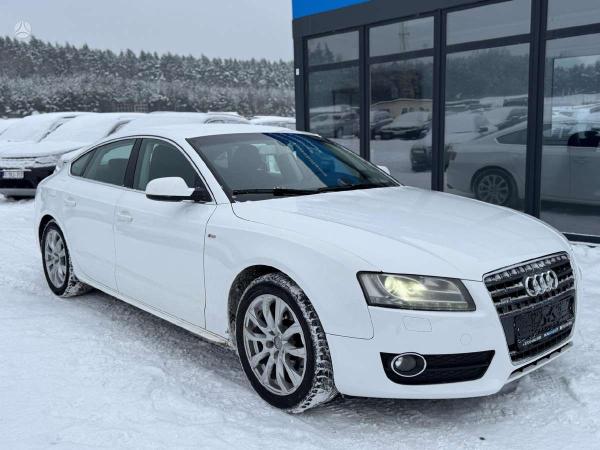White Audi A5 Sportback 2011 in Vilnius, with an engine capacity of 2.00 L and mileage of 295 thousand km for 6950 €, photo 2 on AUTOMOTO.COM.LV