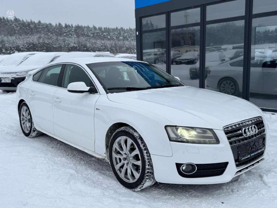 White Audi A5 Sportback 2011 in Vilnius, with an engine capacity of 2.00 L and mileage of 295 thousand km for 6950 €, photo 2 on AUTOMOTO.COM.LV
