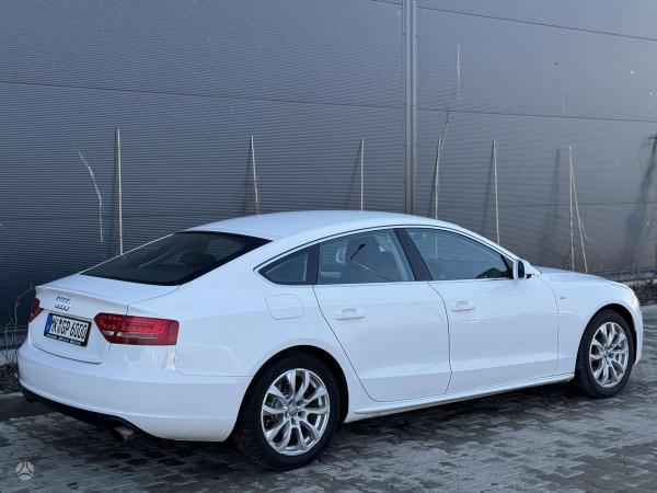 White Audi A5 Sportback 2011 in Vilnius, with an engine capacity of 2.00 L and mileage of 295 thousand km for 6350 €, photo 4 on AUTOMOTO.COM.LV
