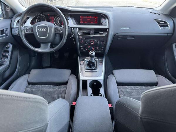 White Audi A5 Sportback 2011 in Vilnius, with an engine capacity of 2.00 L and mileage of 295 thousand km for 6350 €, photo 9 on AUTOMOTO.COM.LV
