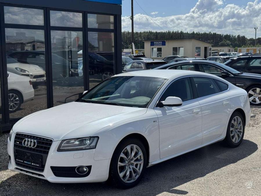 White Audi A5 Sportback 2011 in Vilnius, with an engine capacity of 2.00 L and mileage of 295 thousand km for 6550 €, photo 1 on AUTOMOTO.COM.LV
