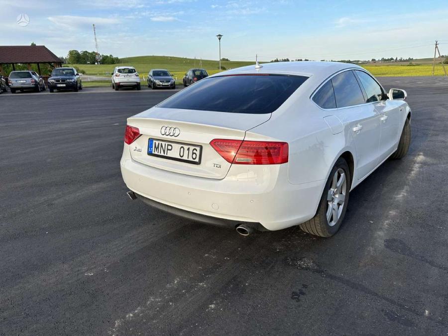 Белый Ауди A5 Sportback 2013 в Скуодас, объемом двигателя 3.00 л и пробегом 300 тыс. км за 10 €, фото 8 на AUTOMOTO.COM.LV