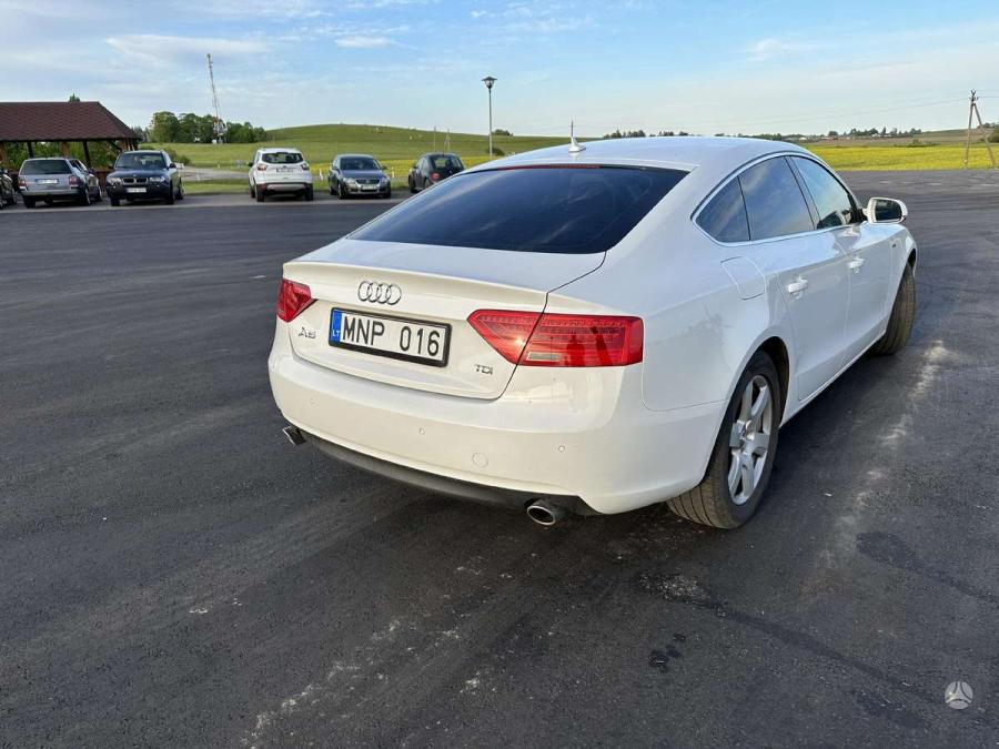 White Audi A5 Sportback 2013 in Skuodas, with an engine capacity of 3.00 L and mileage of 300 thousand km for 10500 €, photo 7 on AUTOMOTO.COM.LV