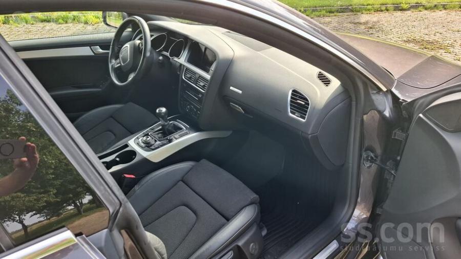 Violets Audi A5 2010 Rīga, ar dzinēja tilpumu 2.00 L un nobraukumu 138 tūkst. km par 9500 €, foto 14 vietnē AUTOMOTO.COM.LV