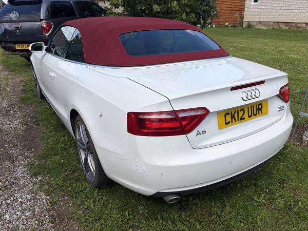 Balts Audi A5 2013 Raseiniai, ar dzinēja tilpumu 2.97 L un nobraukumu 200 tūkst. km par 4500 €, foto 3 vietnē AUTOMOTO.COM.LV