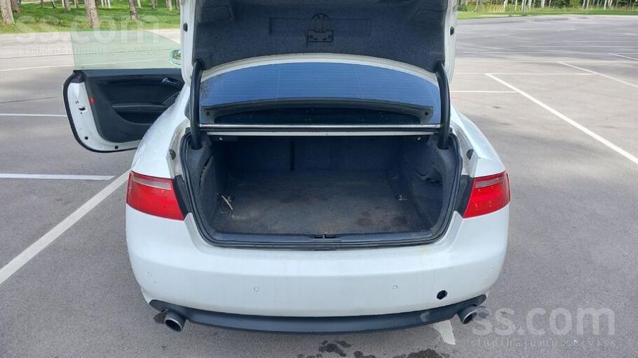 Balts Audi A5 2007 Alūksne, ar dzinēja tilpumu 3.00 L un nobraukumu 0 tūkst. km par 4600 €, foto 28 vietnē AUTOMOTO.COM.LV