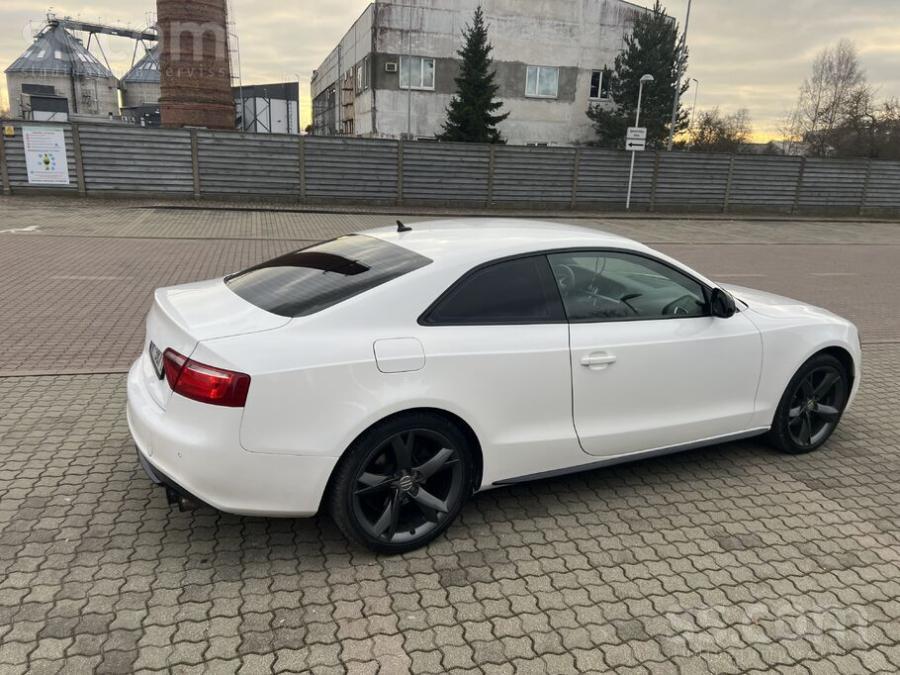 White Audi A5 2008 in Jelgava, with an engine capacity of 2.70 L and mileage of 0 thousand km for 5000 €, photo 5 on AUTOMOTO.COM.LV