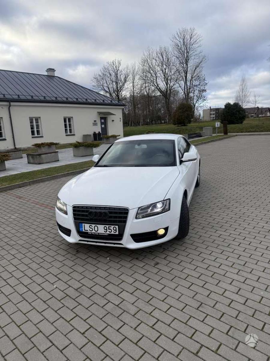 White Audi A5 2009 in Marijampole, with an engine capacity of 2.97 L and mileage of 300 thousand km for 5000 €, photo 1 on AUTOMOTO.COM.LV