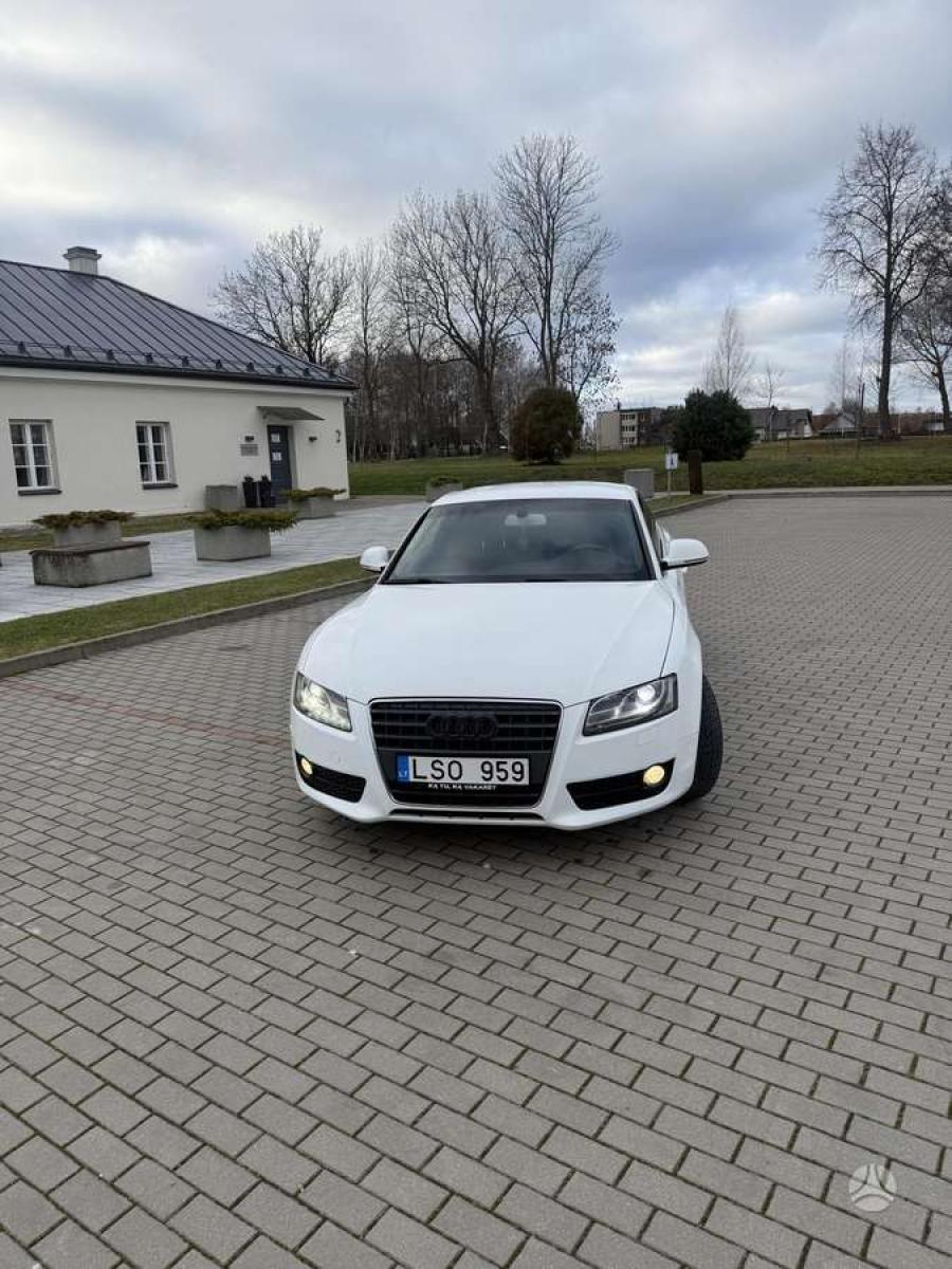 Balts Audi A5 2009 Marijampole, ar dzinēja tilpumu 2.97 L un nobraukumu 300 tūkst. km par 5000 €, foto 2 vietnē AUTOMOTO.COM.LV