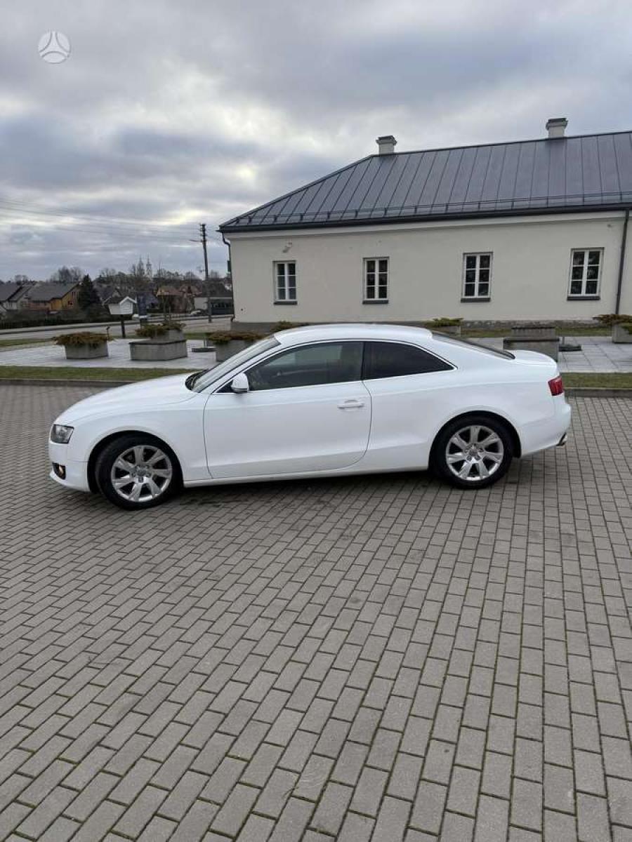 Balts Audi A5 2009 Marijampole, ar dzinēja tilpumu 2.97 L un nobraukumu 300 tūkst. km par 5000 €, foto 4 vietnē AUTOMOTO.COM.LV