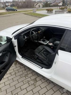 Balts Audi A5 2009 Marijampole, ar dzinēja tilpumu 2.97 L un nobraukumu 300 tūkst. km par 5000 €, foto 8 vietnē AUTOMOTO.COM.LV
