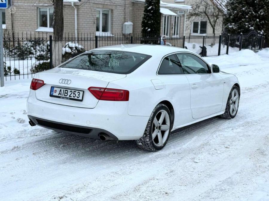 White Audi A5 2009 in Ukmerge, with an engine capacity of 2.70 L and mileage of 294 thousand km for 5199 €, photo 3 on AUTOMOTO.COM.LV