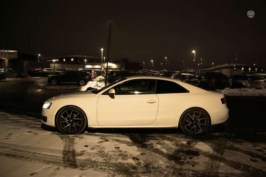 Balts Audi A5 2009 Viļņa, ar dzinēja tilpumu 2.00 L un nobraukumu 223 tūkst. km par 6700 €, foto 4 vietnē AUTOMOTO.COM.LV