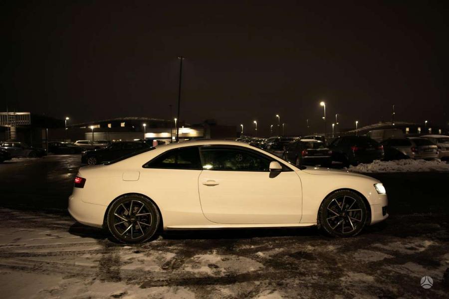 Balts Audi A5 2009 Viļņa, ar dzinēja tilpumu 2.00 L un nobraukumu 223 tūkst. km par 6700 €, foto 5 vietnē AUTOMOTO.COM.LV