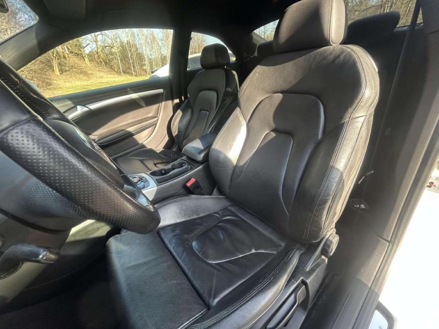 Balts Audi A5 2009 Viļņa, ar dzinēja tilpumu 2.00 L un nobraukumu 223 tūkst. km par 6700 €, foto 14 vietnē AUTOMOTO.COM.LV