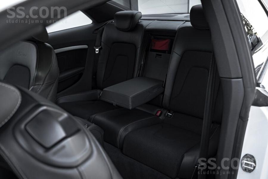 Balts Audi A5 2009 Rīga, ar dzinēja tilpumu 2.00 L un nobraukumu 310 tūkst. km par 7490 €, foto 13 vietnē AUTOMOTO.COM.LV